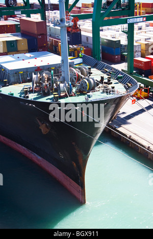 Mooring ropes of ships berthed alongside quay cross each other Stock ...