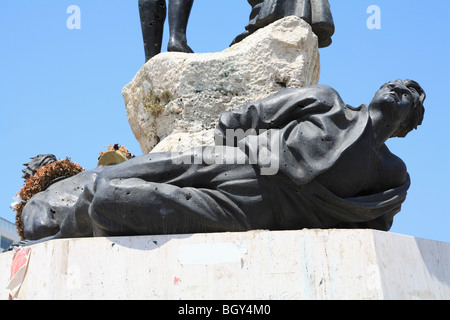 Martyrs' Square, Beirut: bullet holes in the statues Stock Photo - Alamy