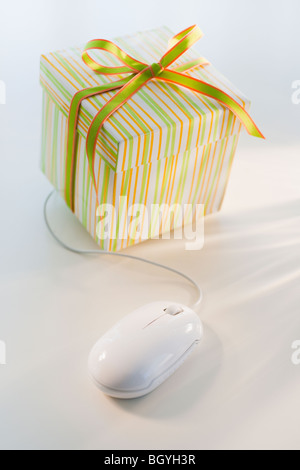 Computer mouse connected with box Stock Photo - Alamy