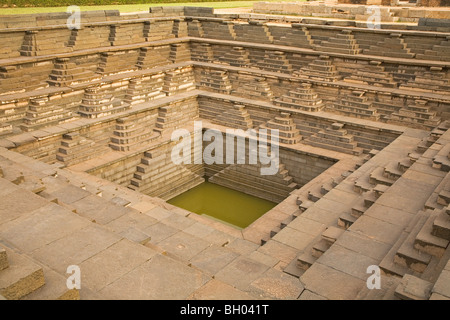 Ancient stepped water tank in front of the Sun Temple at Modhera ...