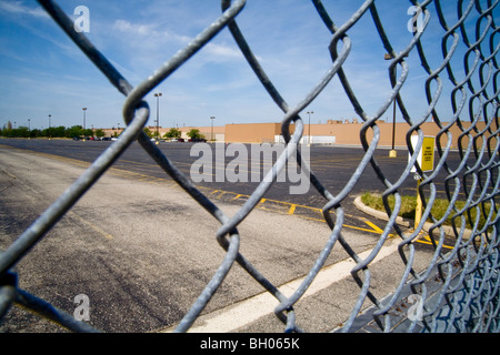 Chain link fence at the parking lot in Progreso Lakes, Texas to Stock ...