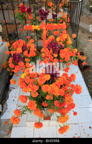 Decorated graves, Cemetery, Janitzio Island, Day of the Dead, Lake ...