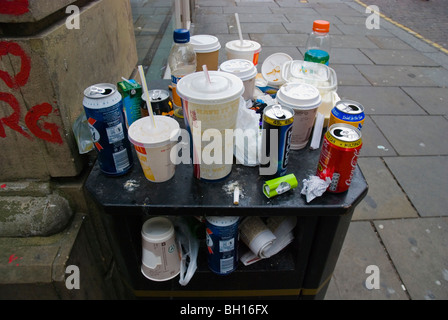 Litter in form of cans and other drink containers the Ropewalks area ...