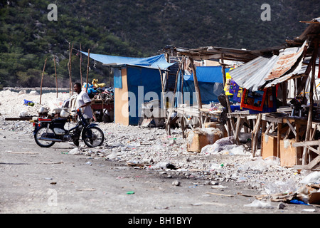 Outdoor market run by Haitians at the border crossing in Jimani ...
