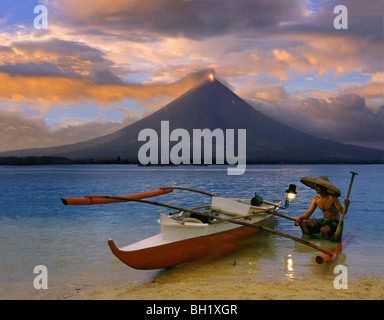 Mayon Volcano at dusk, Legazpi City, Albay Province, Philippines Stock ...