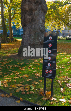 Park regulations sign, Cavendish Square, Marylebone, City of ...