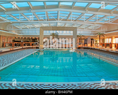 Eurodam cruise ship pool Stock Photo - Alamy