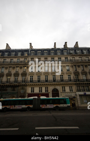 Paris building, classic architecture Stock Photo - Alamy