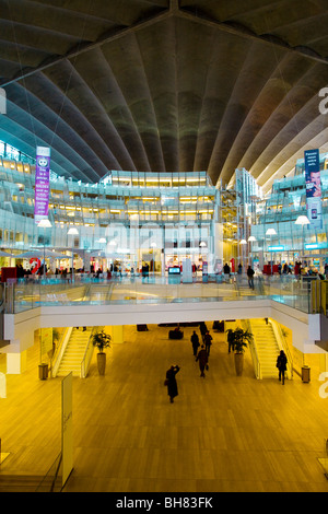 THE CNIT BUILDING IN PARIS LA DEFENSE, FRANCE Stock Photo - Alamy