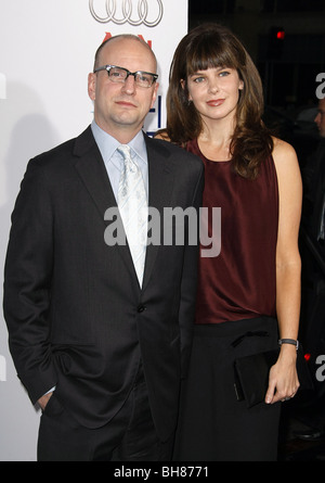 Director Steven Soderbergh and his wife Jules Asner arrive at the ...