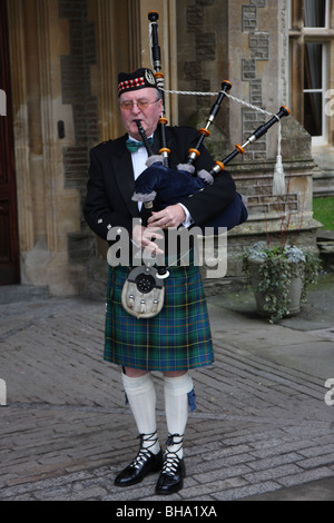 Scotsman playing the bagpipes at Stirling castle Stock Photo - Alamy