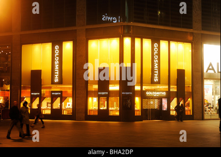 Goldsmiths jewellers in Paradise Street, Liverpool One Stock Photo - Alamy