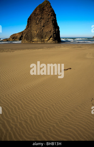 Beautiful sandy beach with sea stacks at the foot of a cliff. Modern ...