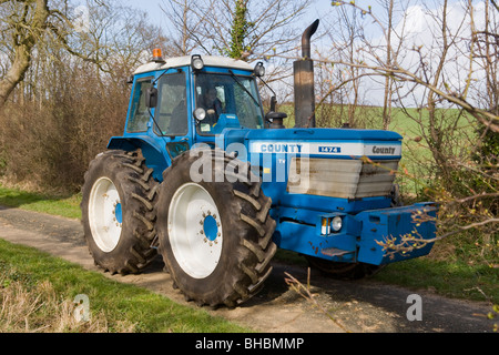 Ford County 1474 Tractor Stock Photo - Alamy