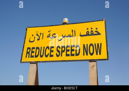 road sign Reduce Speed now in English and Arabic Stock Photo - Alamy