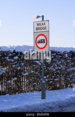 Weak Bridge Weight limit sign with gated bridge over river. England UK ...