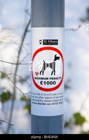 Dog fouling penalty warning Stock Photo - Alamy