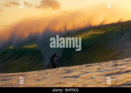 Surfing the waves at Ehukai beach park on the north shore of Oahu ...