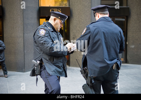 Pair of NYPD police officers with gun belts Stock Photo - Alamy