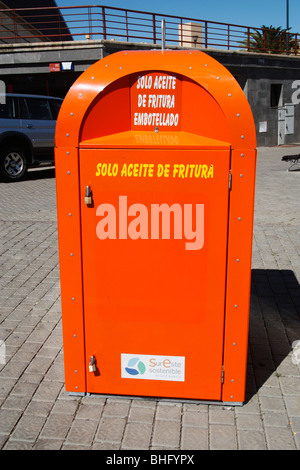 cooking oil disposal container Stock Photo - Alamy