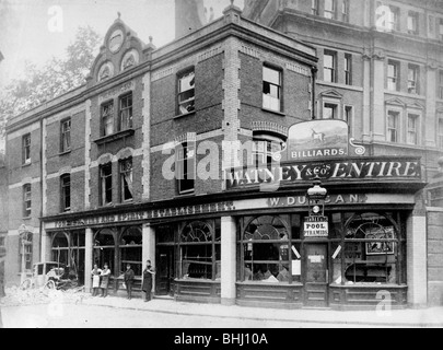 19th century The Rising Sun Pub, High Street, Hurley, Berkshire ...
