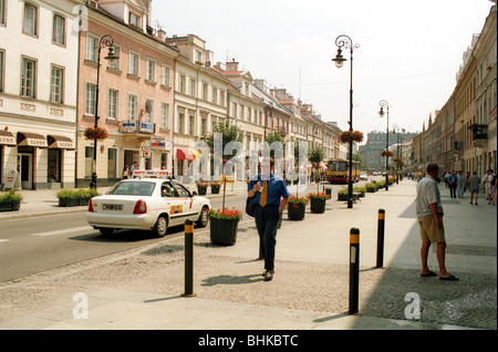 Famous shopping street Nowy Swiat in Warsaw, Poland Stock Photo - Alamy