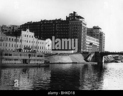 House on the Embankment Stock Photo - Alamy