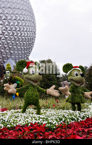 Mickey and Minnie Mouse shaped bushes at Epcot, Disneyworld,Orlando ...
