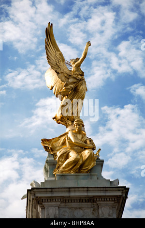 Angel detail of the Victoria Memorial Statue Stock Photo - Alamy