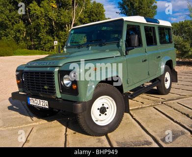Front view with radiator of classical Land Rover Defender 110 off road ...