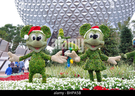 Mickey and Minnie Mouse shaped bushes at Epcot, Disneyworld,Orlando ...