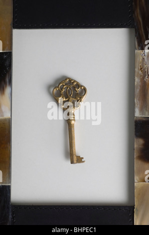 Brass lock and keys Stock Photo - Alamy