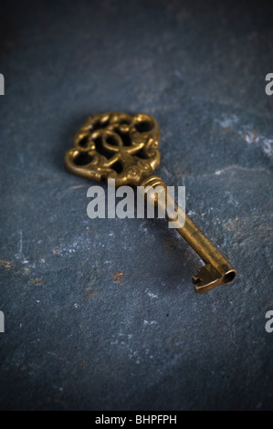 Brass lock and keys Stock Photo - Alamy