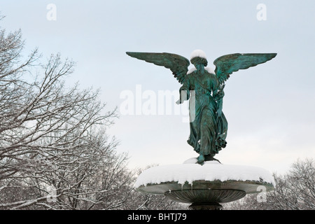 Bethesda Fountain Angel of the Waters Statue Central Park New York ...