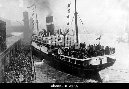 THE BERNICIA CARRYING NEWCASTLE UNITED FANS TO WEMBLY IN 1924 ...