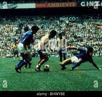 World Cup final 1970 Brazil 4 Italy 1 football Pele no 10 Stock Photo ...