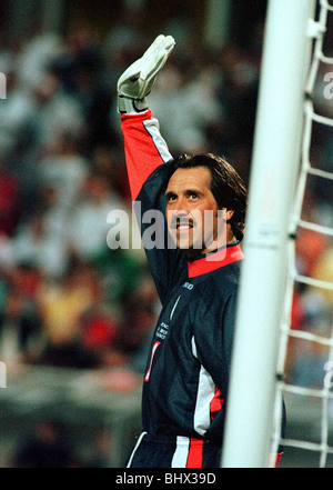 DAVID SEAMAN football England and goalkeeper for Arsenal and the ...