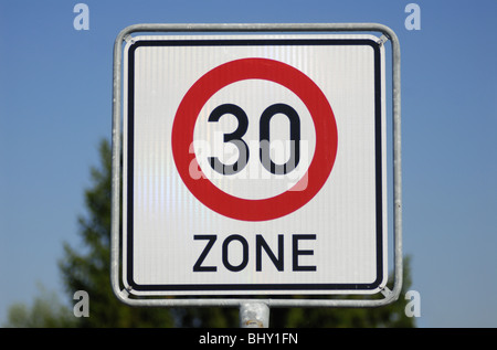 Tempo 30 zone Stock Photo - Alamy