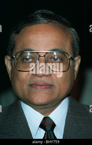 Maldives President Maumoon Abdul Gayoom, inspects the ceremonial guard ...