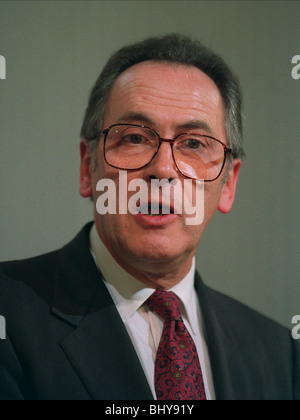 JACK CUNNINGHAM MP SHADOW FOREIGN MINISTER 23 November 1993 Stock Photo ...