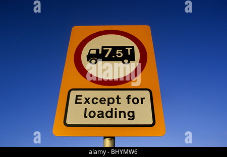 Circular 3 ton weight limit sign Stock Photo - Alamy