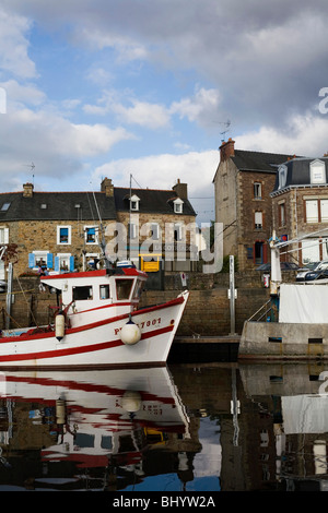 Landscape shot of a fishing trawler on a sunny day Stock Photo - Alamy