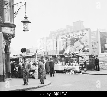 Tubby Isaacs' stall, Middlesex Street, Aldgate, London, (1960s ...