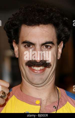 SACHA BARON COHEN AS BORAT ACTOR THE ODEON LONDON 25/10/2006 Stock ...