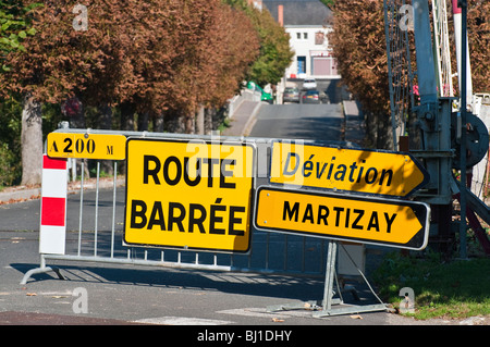 route barree deviation - road block diversion signs Stock Photo - Alamy
