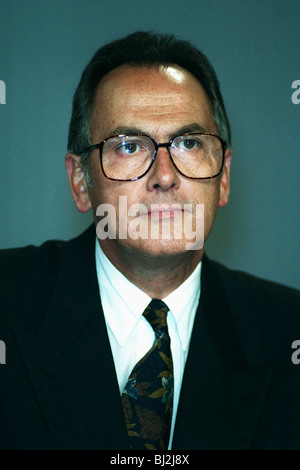 JACK CUNNINGHAM MP SHADOW FOREIGN MINISTER 23 November 1993 Stock Photo ...
