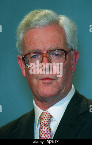 DOUGLAS HURD MP FOREIGN SECRETARY 01 December 1993 Stock Photo - Alamy