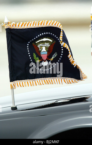 U.S. PRESIDENTIAL FLAG ON LIMO U.S. PRESIDENT 27 June 2003 LOS ANGELES ...