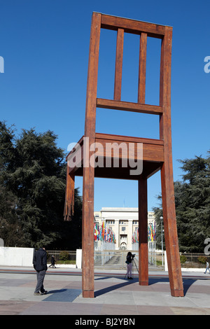 The Broke Chair monument outside the United Nations office building in ...