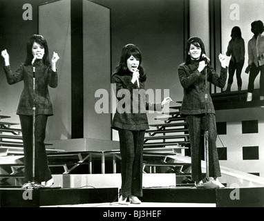 THE RONETTES - US vocal group in 1964. From left: Nedra Talley, Estelle ...